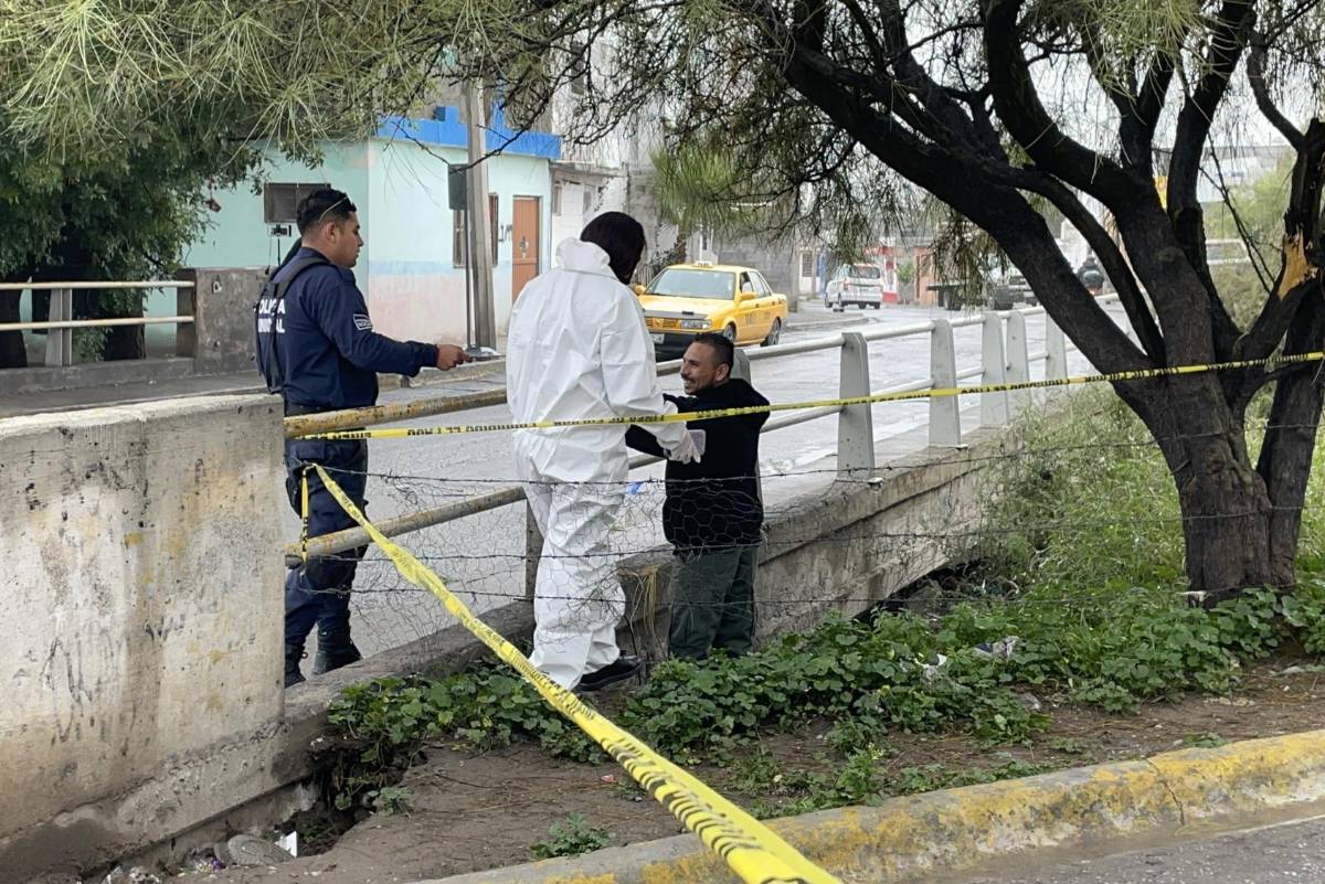 Hallan debajo de un puente el cuerpo de un indigente