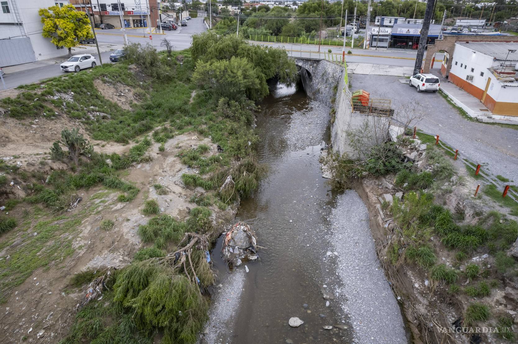Saltillo: Asentamientos y basura en arroyos exhiben ausencia de Conagua