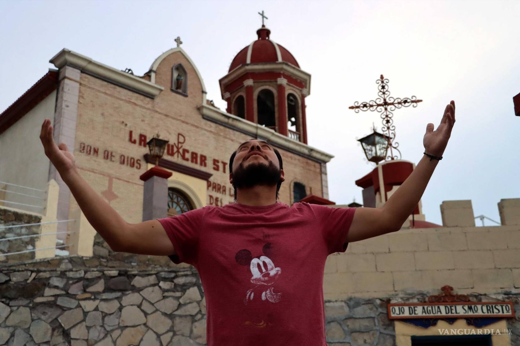 Mike, listo para encarnar a Jesús en el Vía Crucis del Ojo de Agua en ...