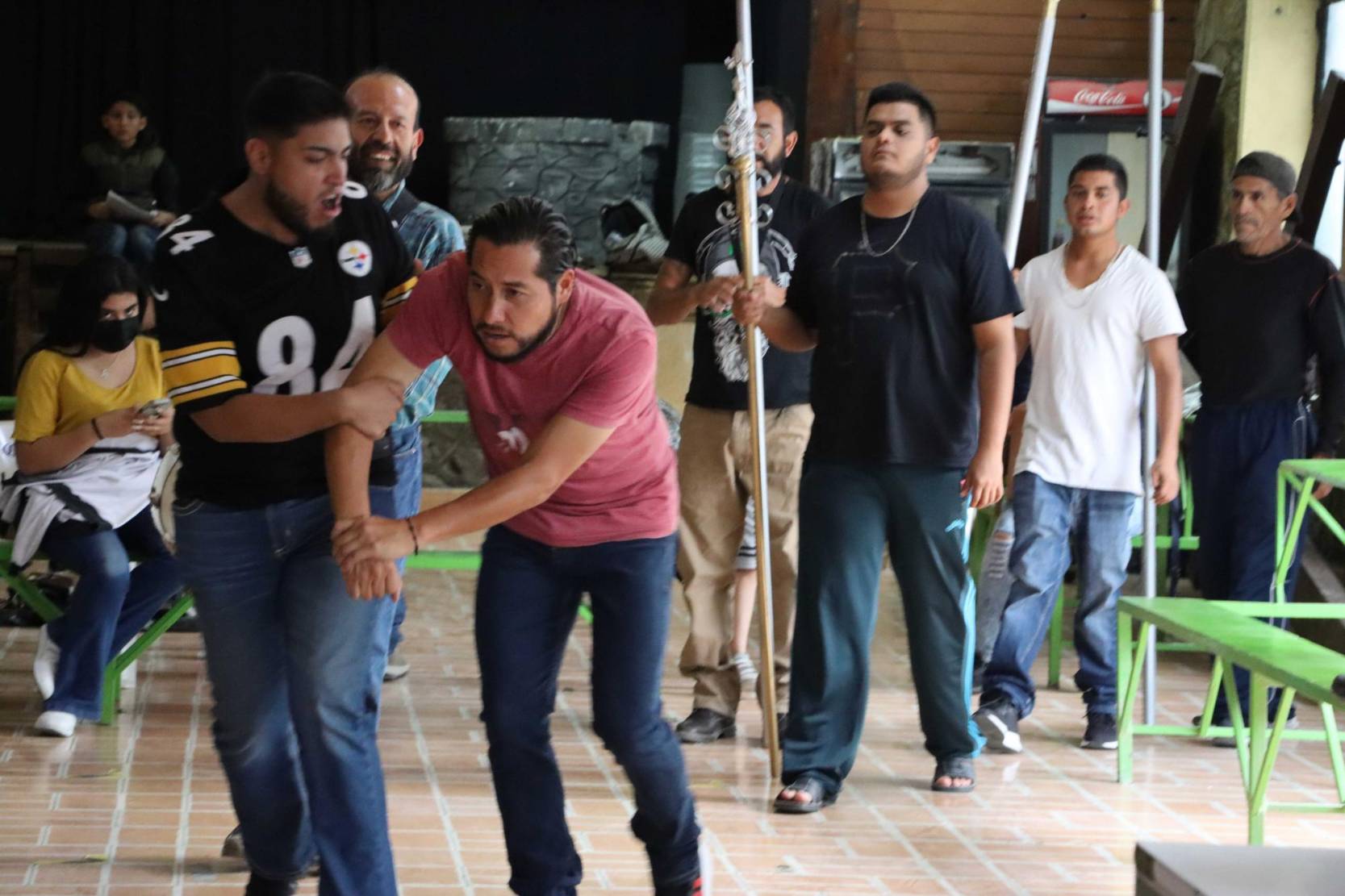 Mike, listo para encarnar a Jesús en el Vía Crucis del Ojo de Agua en ...