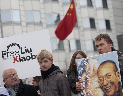 Premios nobel y ONG piden liberar a Liu Xiaobo y a su esposa