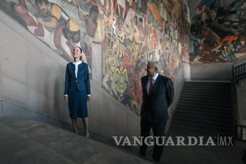 ¡Conferencia EN VIVO! Claudia Sheinbaum y AMLO se reúnen en Palacio ...