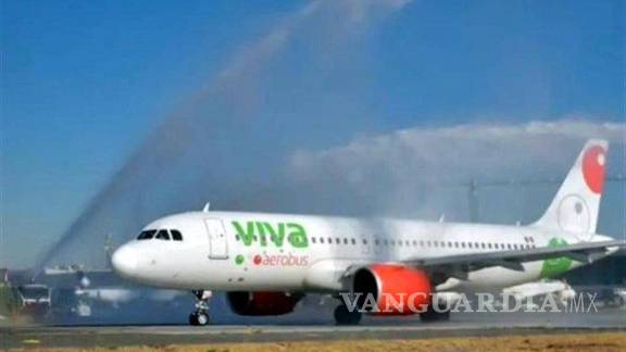 ¿Acarreados?... llega desde Guadalajara, el primer vuelo comercial que aterriza en el AIFA (videos)