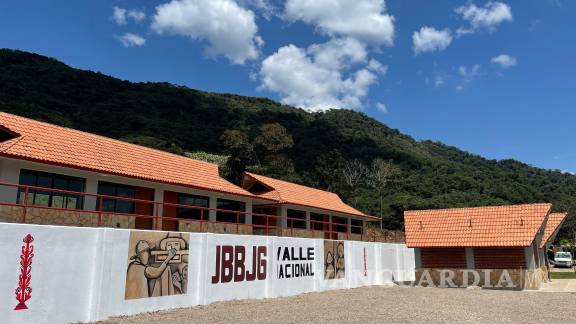 Prometen a egresados de UBBJ empleo