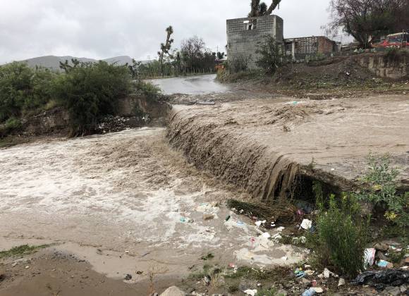 Exhibe lluvia el pésimo y deficiente sistema de drenaje de Saltillo