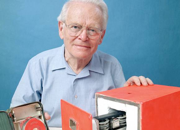 Muere el inventor de la "caja negra", David Warren