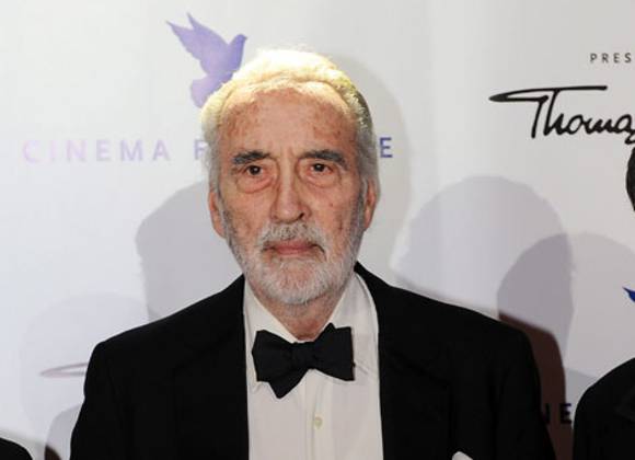 Christopher Lee sigue enseñando los colmillos a los 90