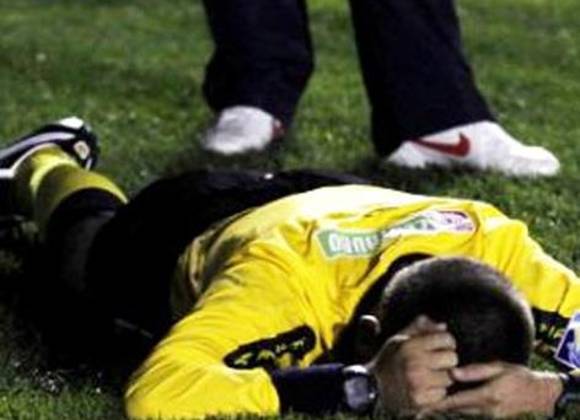 Futbolistas adolescentes matan a juez de línea