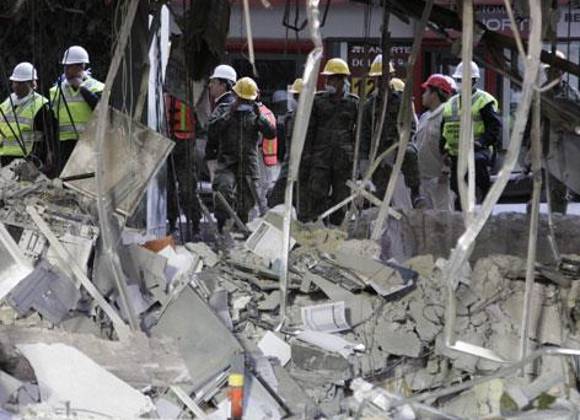 Suman 26 cuerpos entregados tras explosión en Pemex