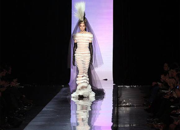 Modelo andrógino ahora desfila para Gaultier
