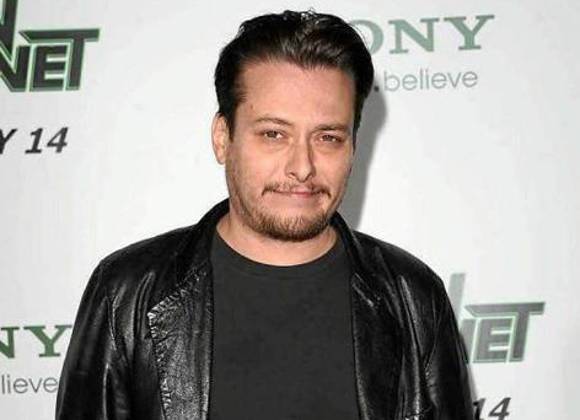 Echan a actor de cinta por agredir a su novia