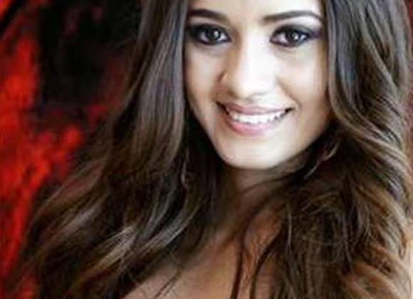 La carrera de María Flores Gámez, Miss muerta en balacera