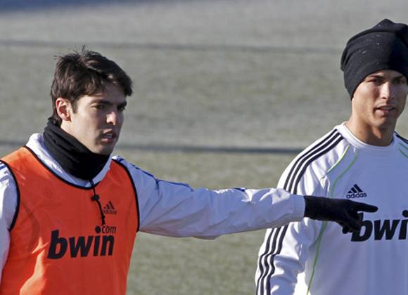 Regresa Kaká tras cuatro meses de lesión