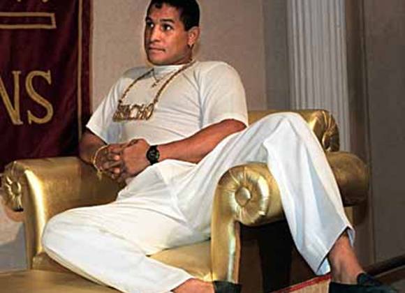 Camacho vive el boxeo como todo un "Macho"