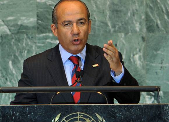 Crimen organizado mata más que dictaduras: Calderón