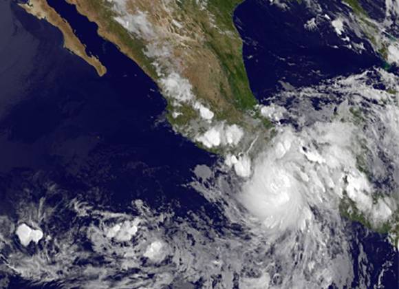 "Carlotta" pierde fuerza; se degrada a tormenta tropical