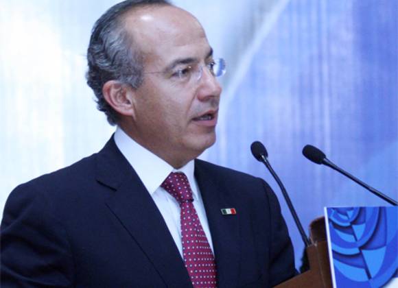 Calderón ofrece usar presupuesto con transparencia