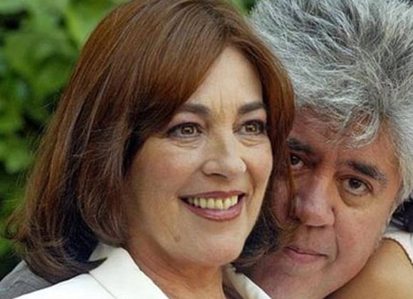 Revive la guerra entre Carmen Maura y los Almodóvar