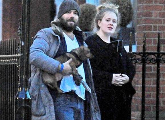 Publican primera foto de Adele tras tener a su bebé
