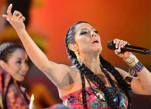 Felicitan a Lila Downs por Grammy Latino