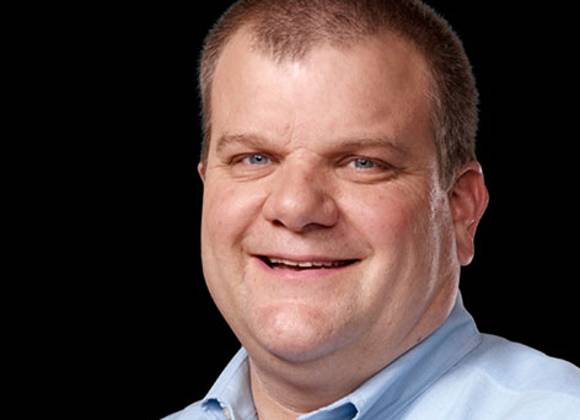 Bob Mansfield seguirá activo en Apple