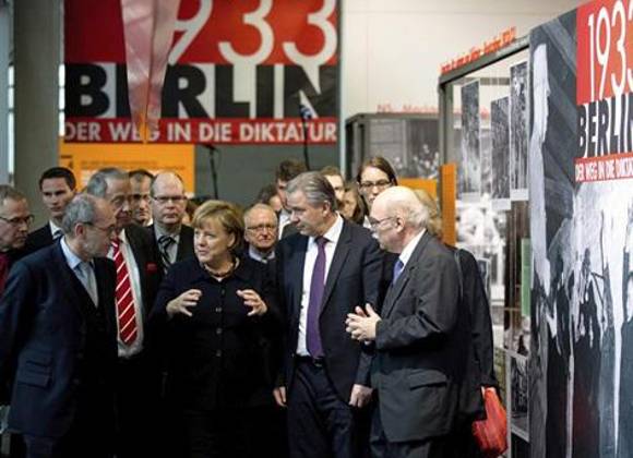 Merkel abre muestra sobre llegada de Hitler al poder hace 80 años