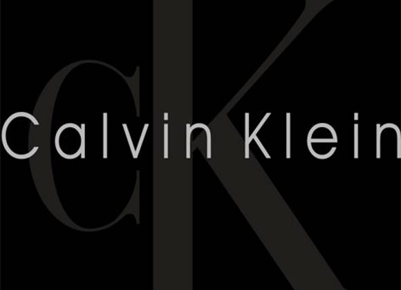 Calvin Klein presenta colección colorida y alegre