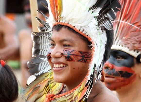 Libro editado por indios de Brasil evitará la extinción de su idioma