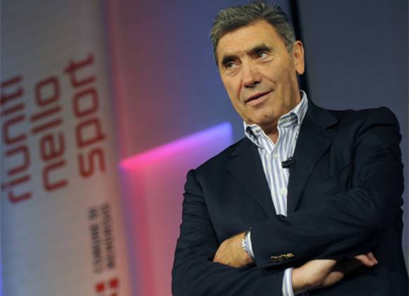 Quiero creer en la inocencia en Contador: Merckx