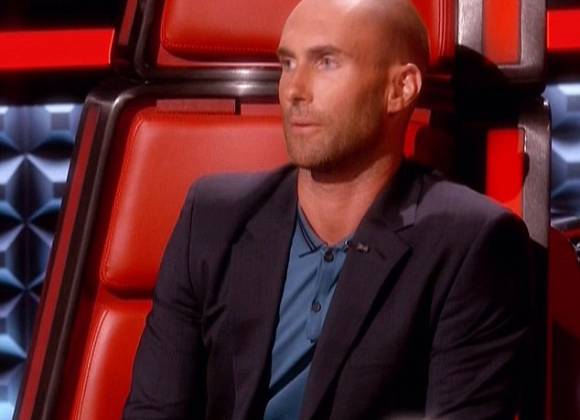 Adam Levine se une al club de los calvos