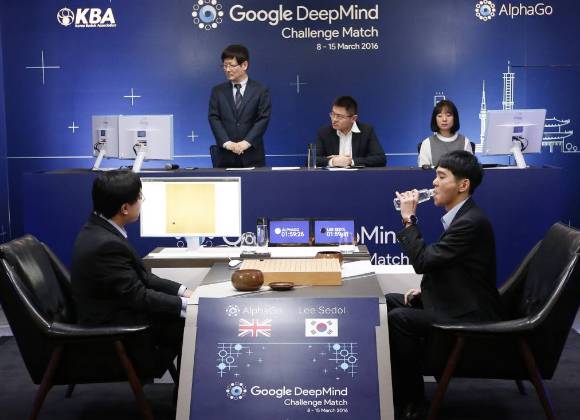 AlphaGo gana la primera partida al campeón de Go