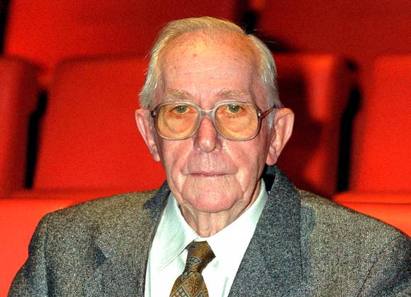 Muere Lewis Gilbert, director de 3 películas de James Bond
