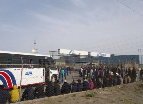 Trabajadores realizan un "paro loco" en Frontera, Coahuila