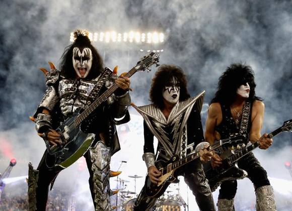 Kiss celebra 40 años de trayectoria con disco en vinilo
