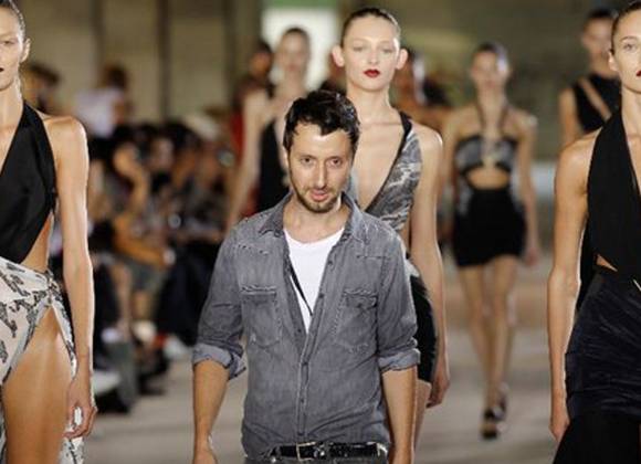 Versus Versace estrena director creativo