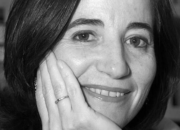 Mónica Lavín pide espacios virtuales para el cuento