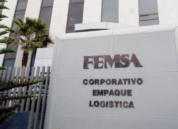 Femsa compra cadena de farmacias chilenas