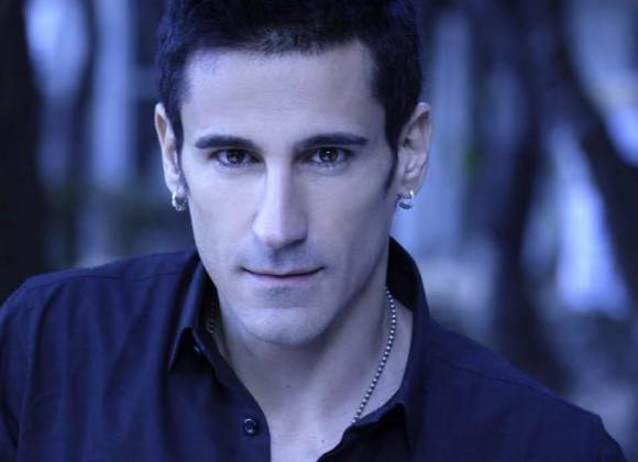 Marco Di Mauro le canta al amor en su nuevo disco