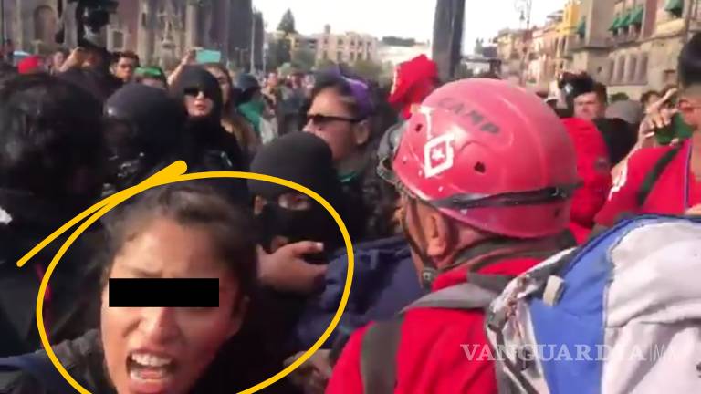 La verdadera historia tras el ataque con bombas molotov en marcha del 8M frente a Palacio Nacional