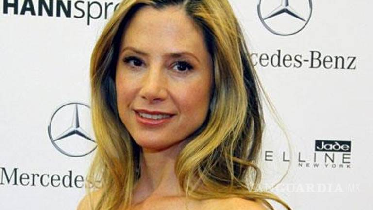 La actriz Mira Sorvino disfruta ir a las iglesias