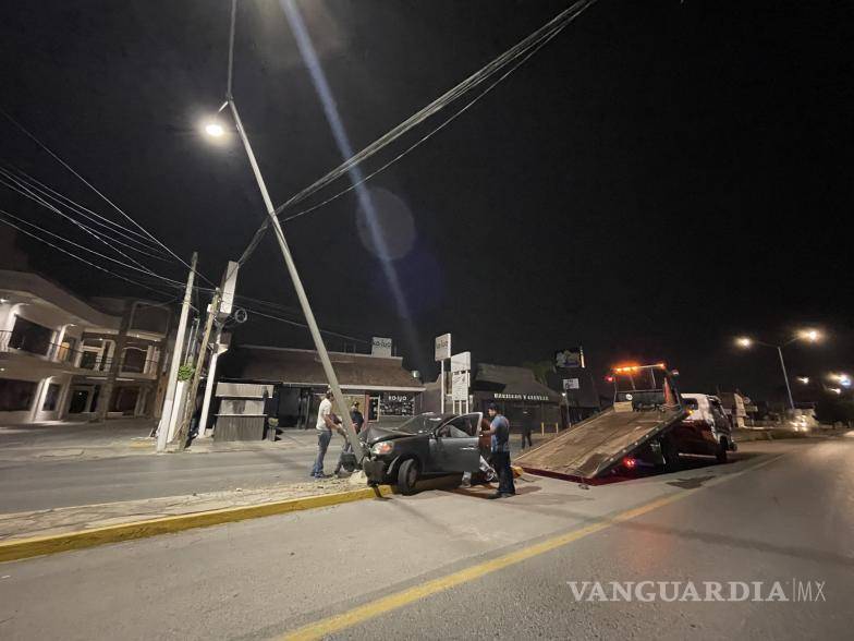 Saltillo: joven termina noche de parranda tras las rejas y con su auto destrozado