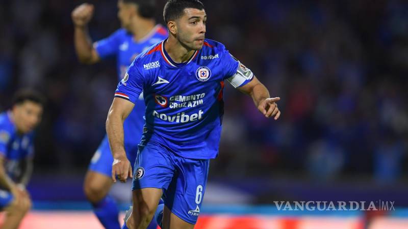 Erik Lira renueva contrato con Cruz Azul hasta 2029