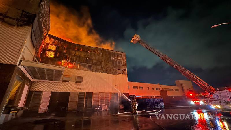 Incendio en empresa de Apodaca, NL deja 219 evacuados