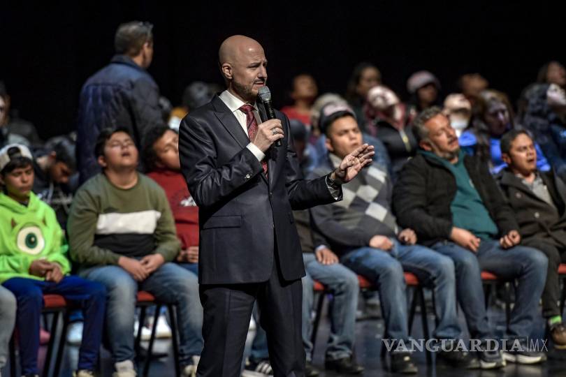 John Milton hipnotiza al Teatro Fernando Soler en su visita a Saltillo