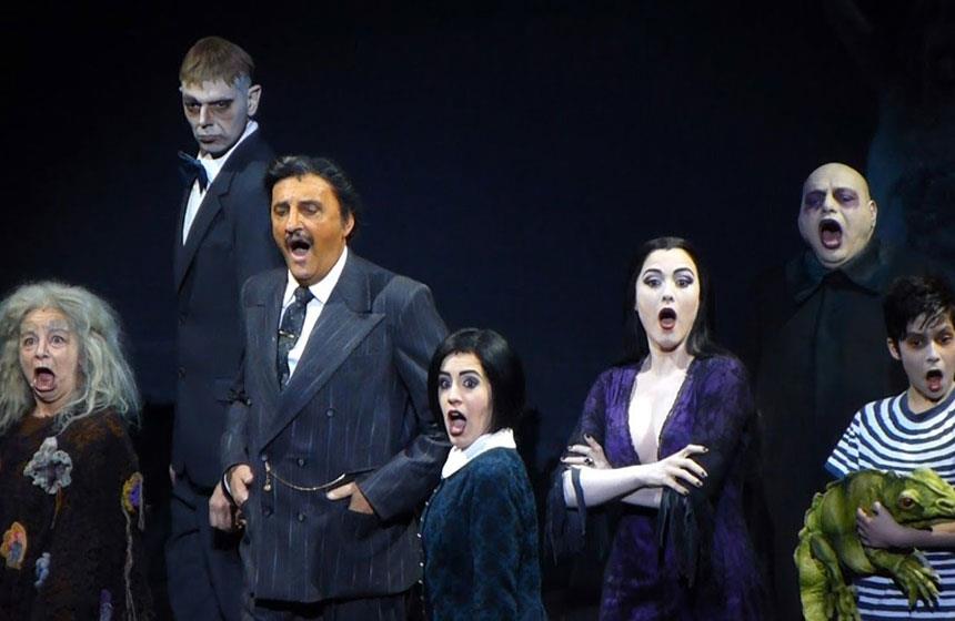 Los locos Addams se presentan en México