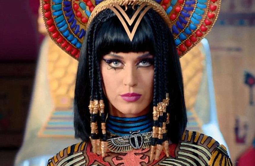 Katy Perry sorprende como Cleopatra en 'Dark Horse'