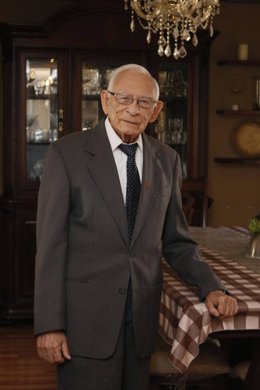 Coahuila: Dr David Adame Barajas, ejemplo de perseverancia, ha atendido ...