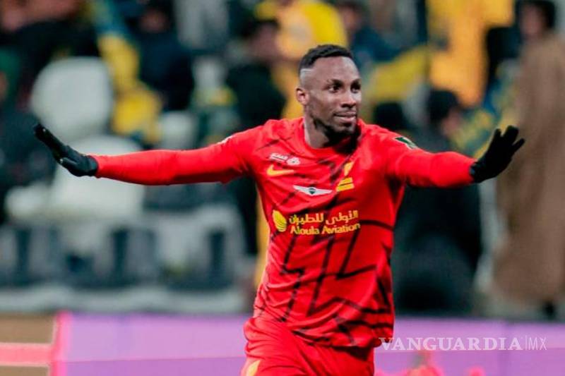 Julián Quiñones; pura calidad que no cabe en la Selección de Javier Aguirre