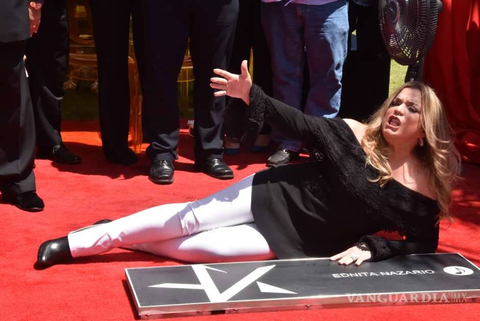 Daddy Yankee y Ednita Nazario reciben estrella en el Paseo de la Fama