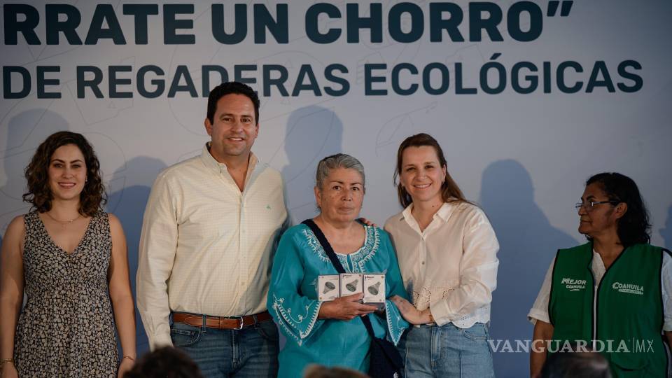 Saltillo impulsa el ahorro de agua con entrega de regaderas ecológicas